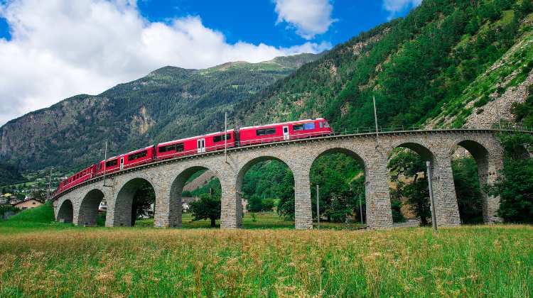 How to Travel From Rome to Paris by Train: 4 Routes