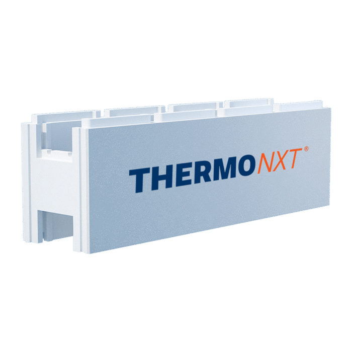 Poolsarg med kantsten runt pool. Rundad poolsarg ger skön sittyta