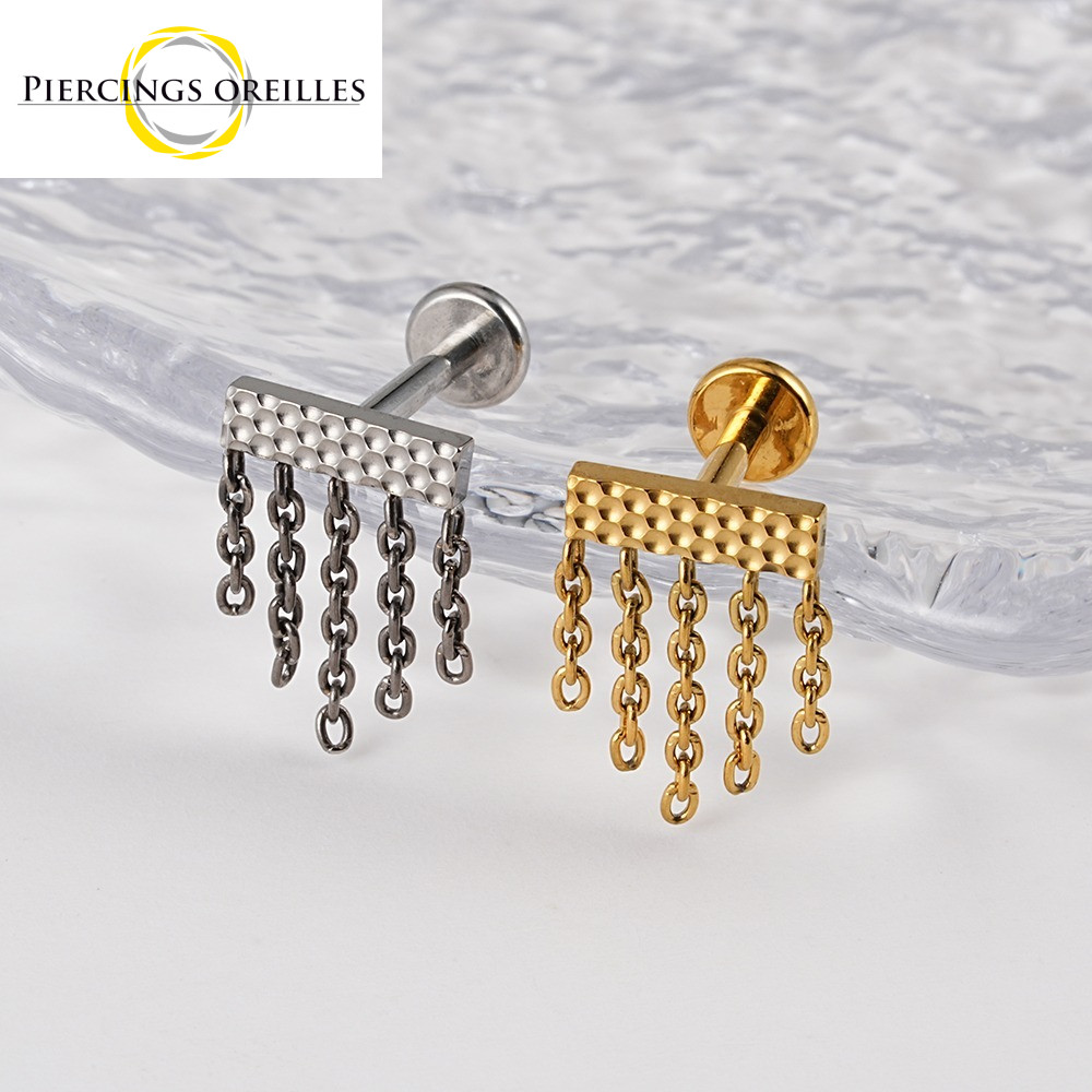 Flat piercing avec chaine pendantes ⋆ Piercings-oreilles.fr