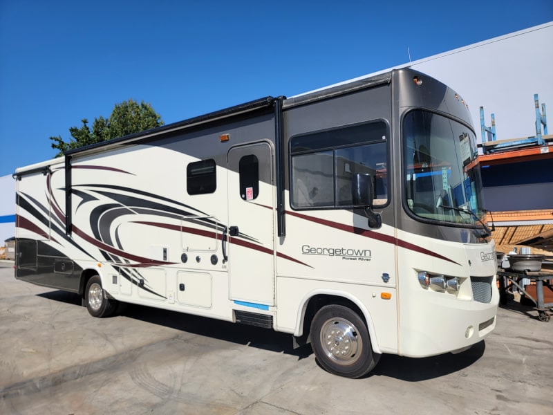 Ford F53 1997 and Newer Class A - Redlands Truck & RV