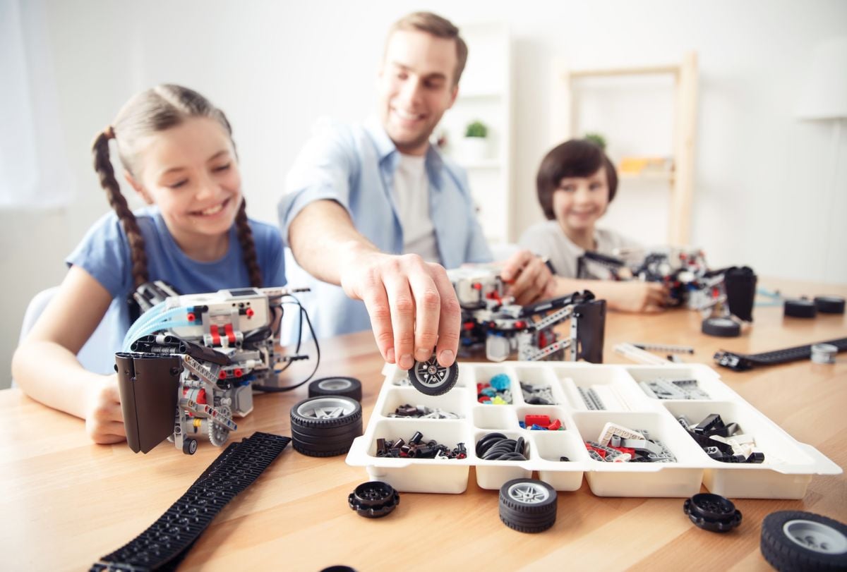 Tech Time with Dad: Introducing Kids to Coding and STEM Activities